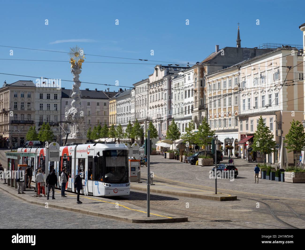Main Square – Hauptplatz – of Linz with plaque Column - Pestsäule – and ...