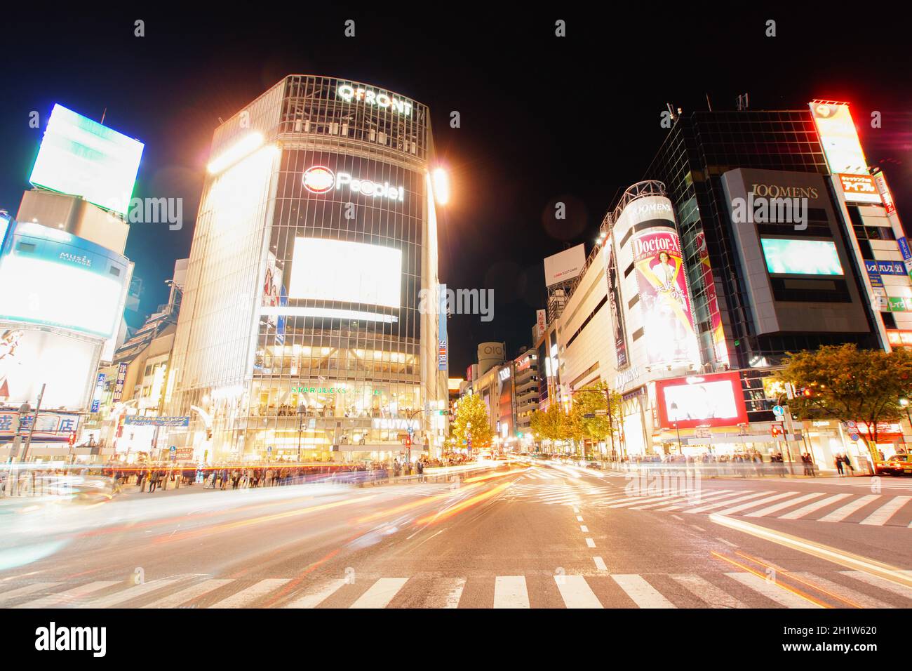 Scramble intersection hi-res stock photography and images - Alamy