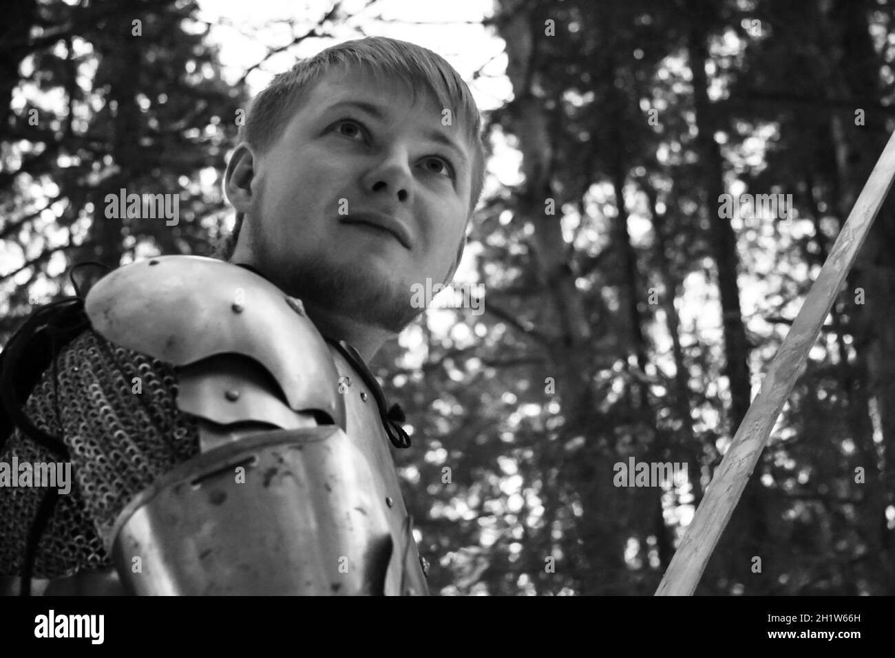 Knight in armor and with a sword in the middle of a winter forest ...