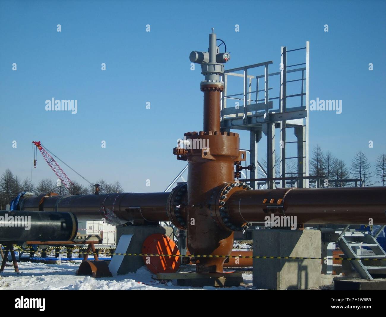 Latch on the pipeline with the electric drive. Installation works Stock ...
