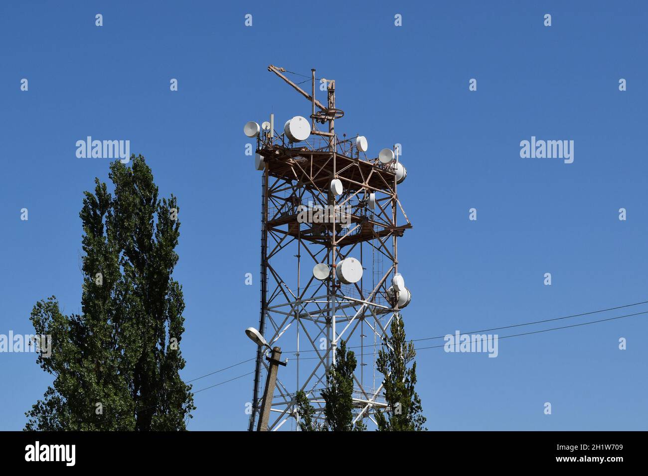 Satellite antennas hi-res stock photography and images - Alamy