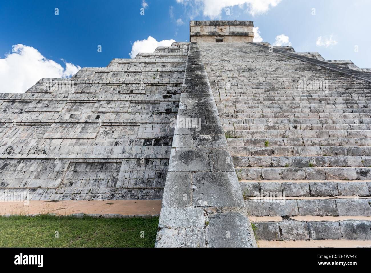 Mayan El Castillo Pyramid at the Archaeological Site in Chichen Itza ...