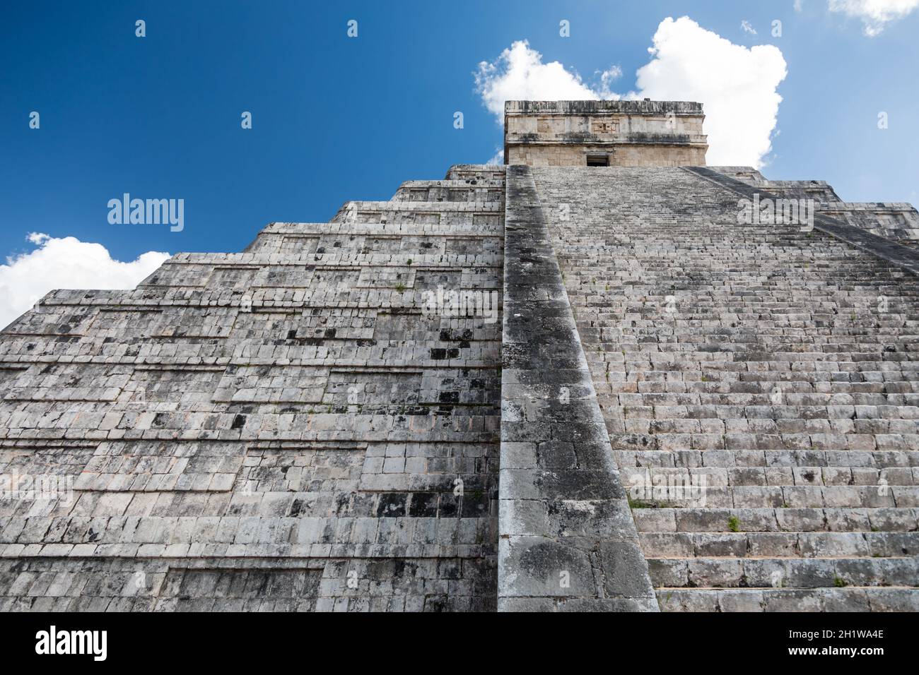 Mayan El Castillo Pyramid at the Archaeological Site in Chichen Itza ...