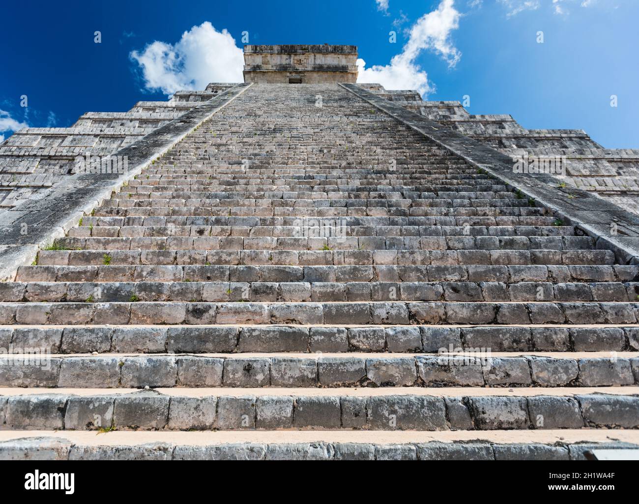 Mayan El Castillo Pyramid at the Archaeological Site in Chichen Itza ...