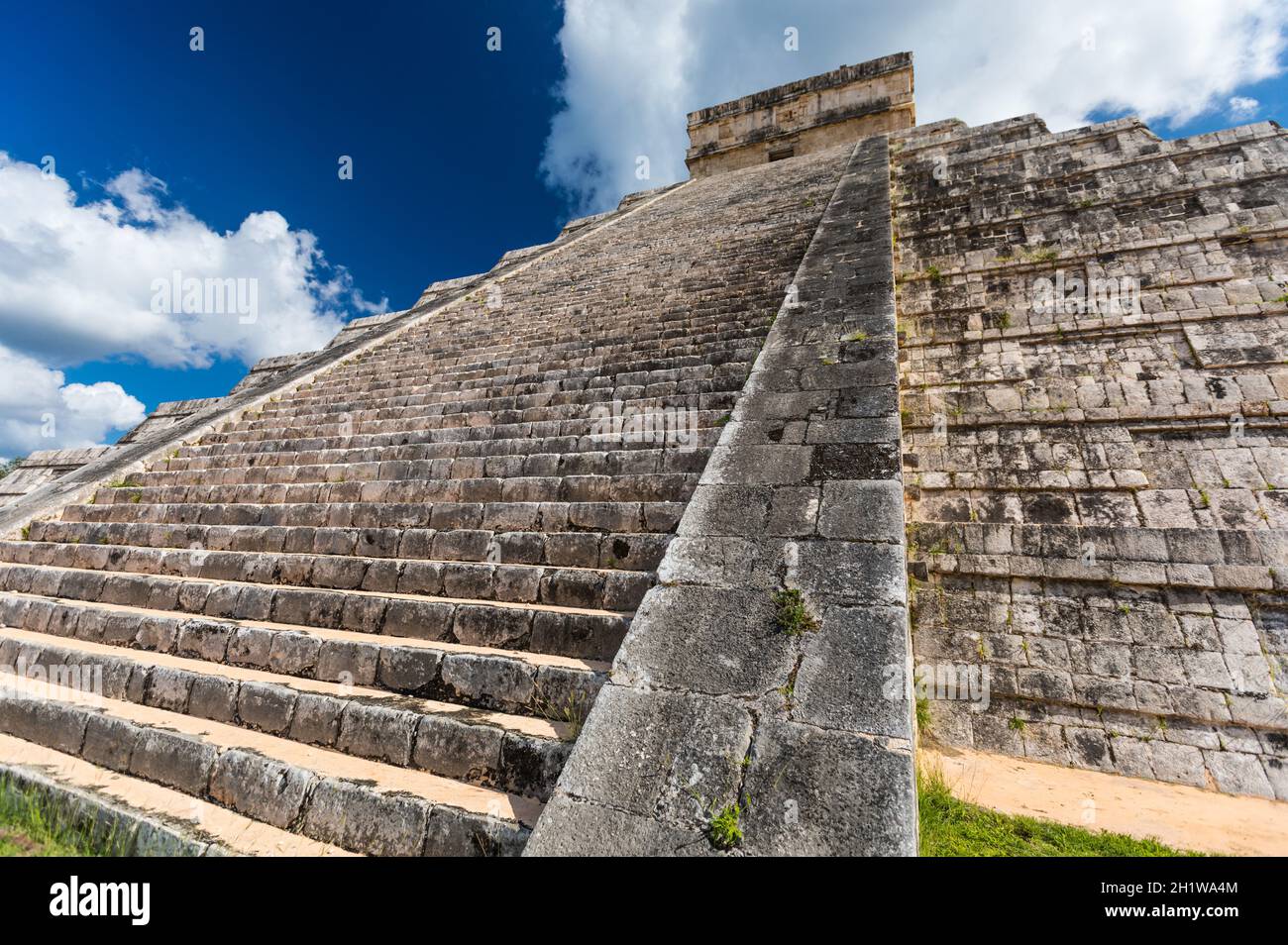 Mayan El Castillo Pyramid at the Archaeological Site in Chichen Itza ...