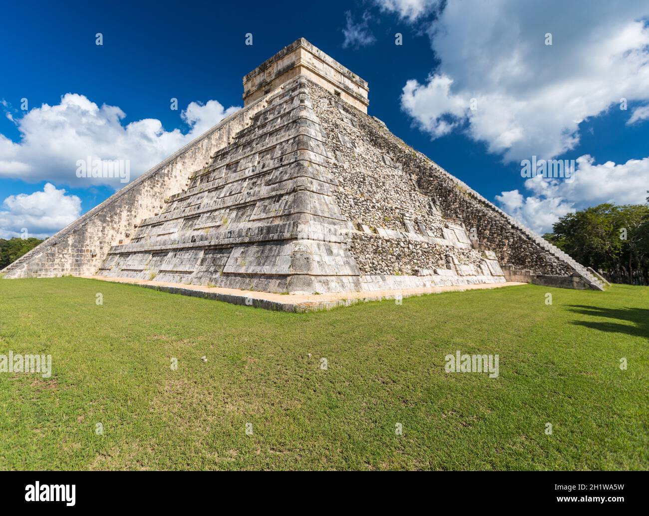Mayan El Castillo Pyramid at the Archaeological Site in Chichen Itza ...