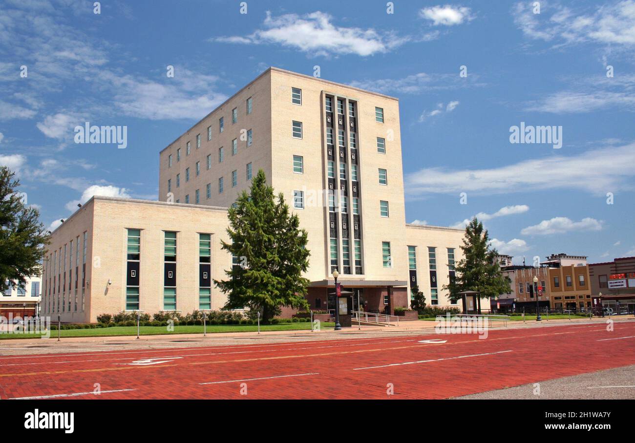 Tyler county courthouse town square hi-res stock photography and images ...