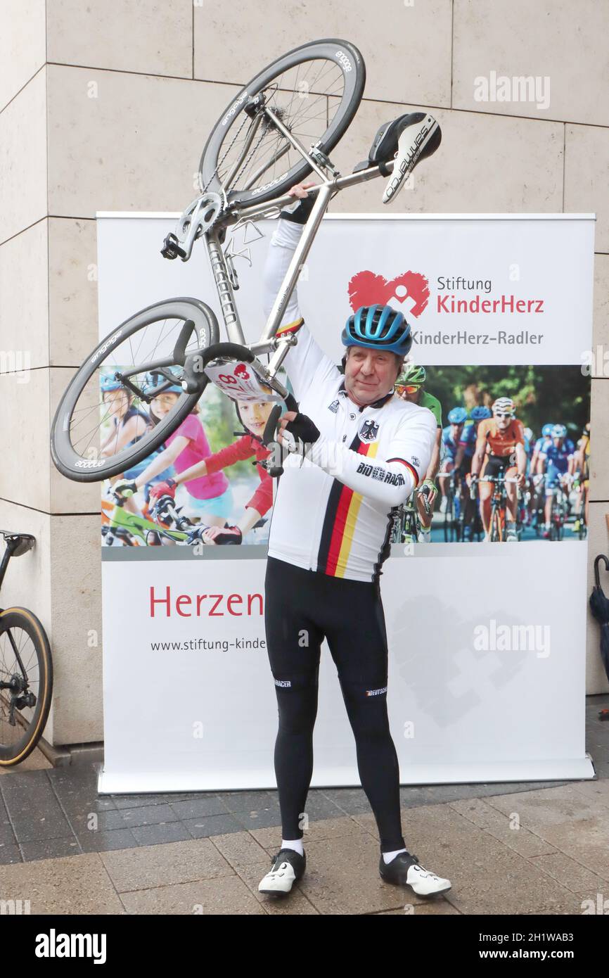 Kinderherz hi-res stock photography and images - Alamy