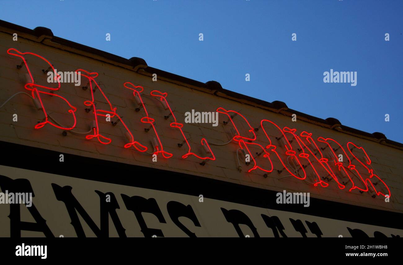 Neon Sign - Bail Bonds on front of building Stock Photo - Alamy