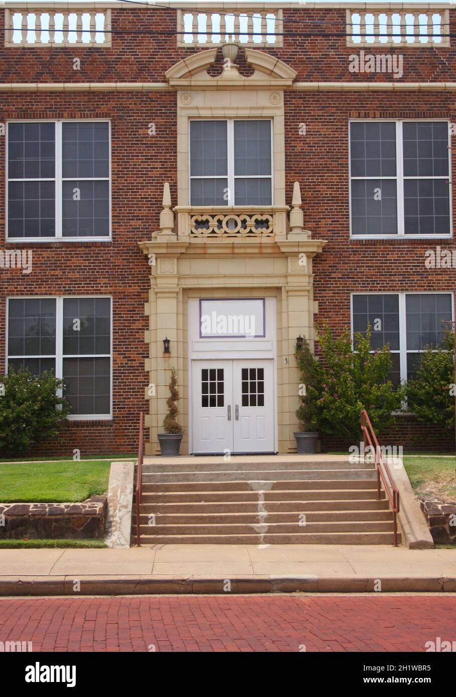 Small town square downtown brick buildings hi-res stock photography and ...
