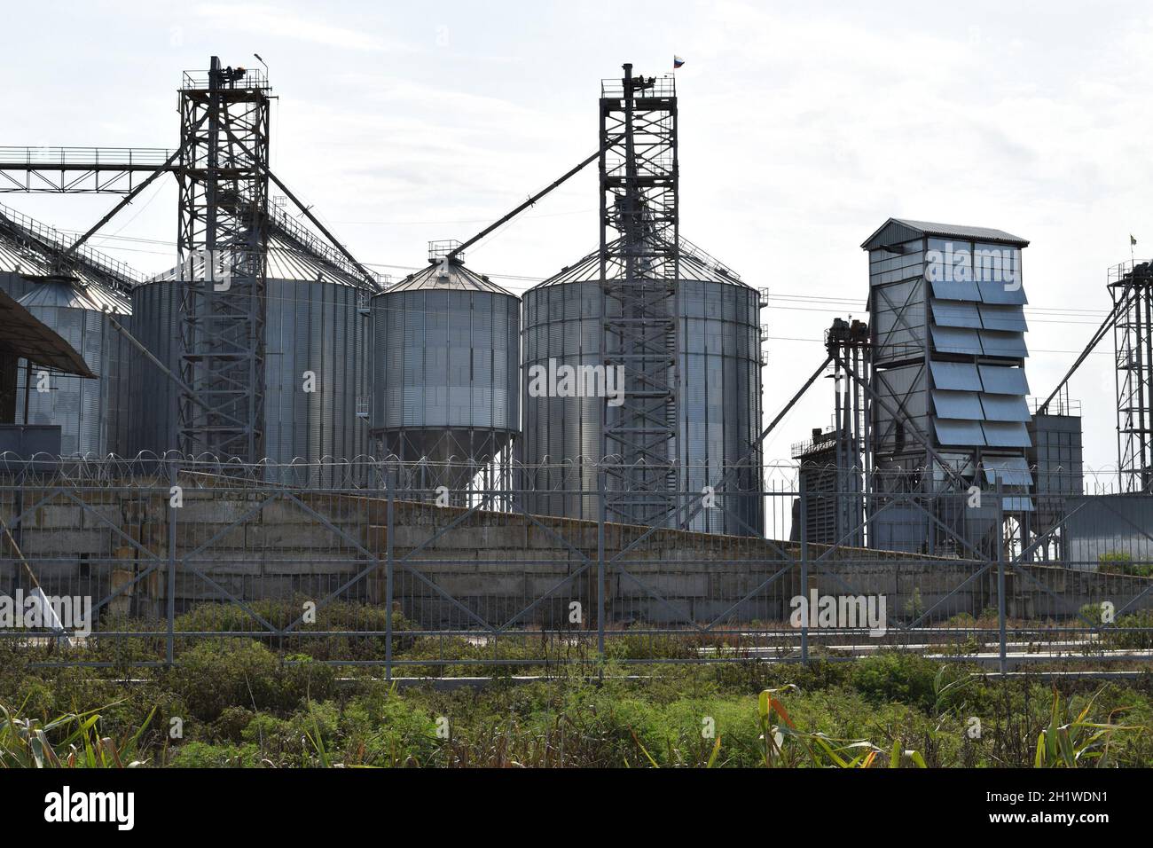 Plant for storage and processing of grain Stock Photo - Alamy