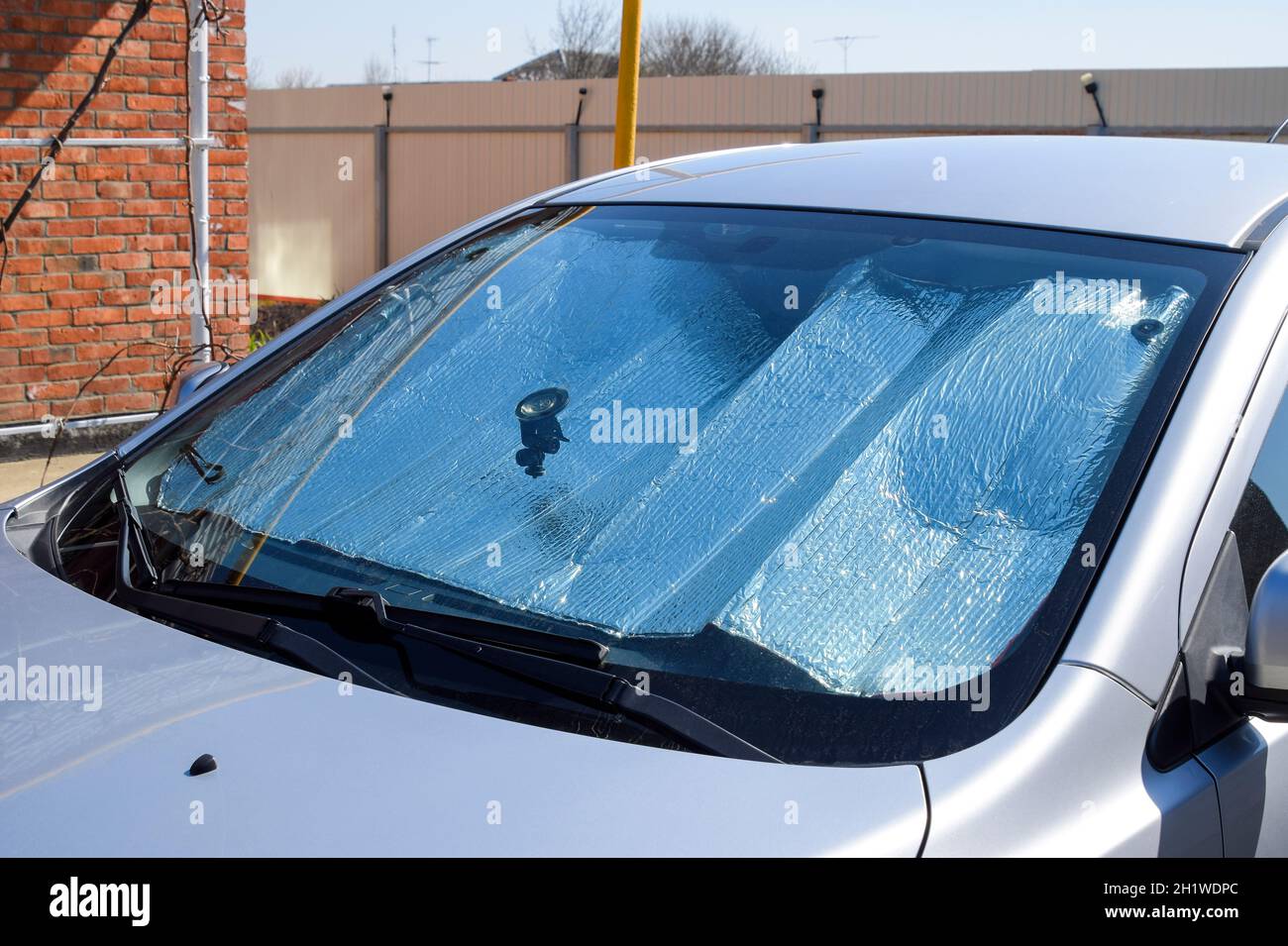 Sun Reflector windscreen. Protection of the car panel from direct ...