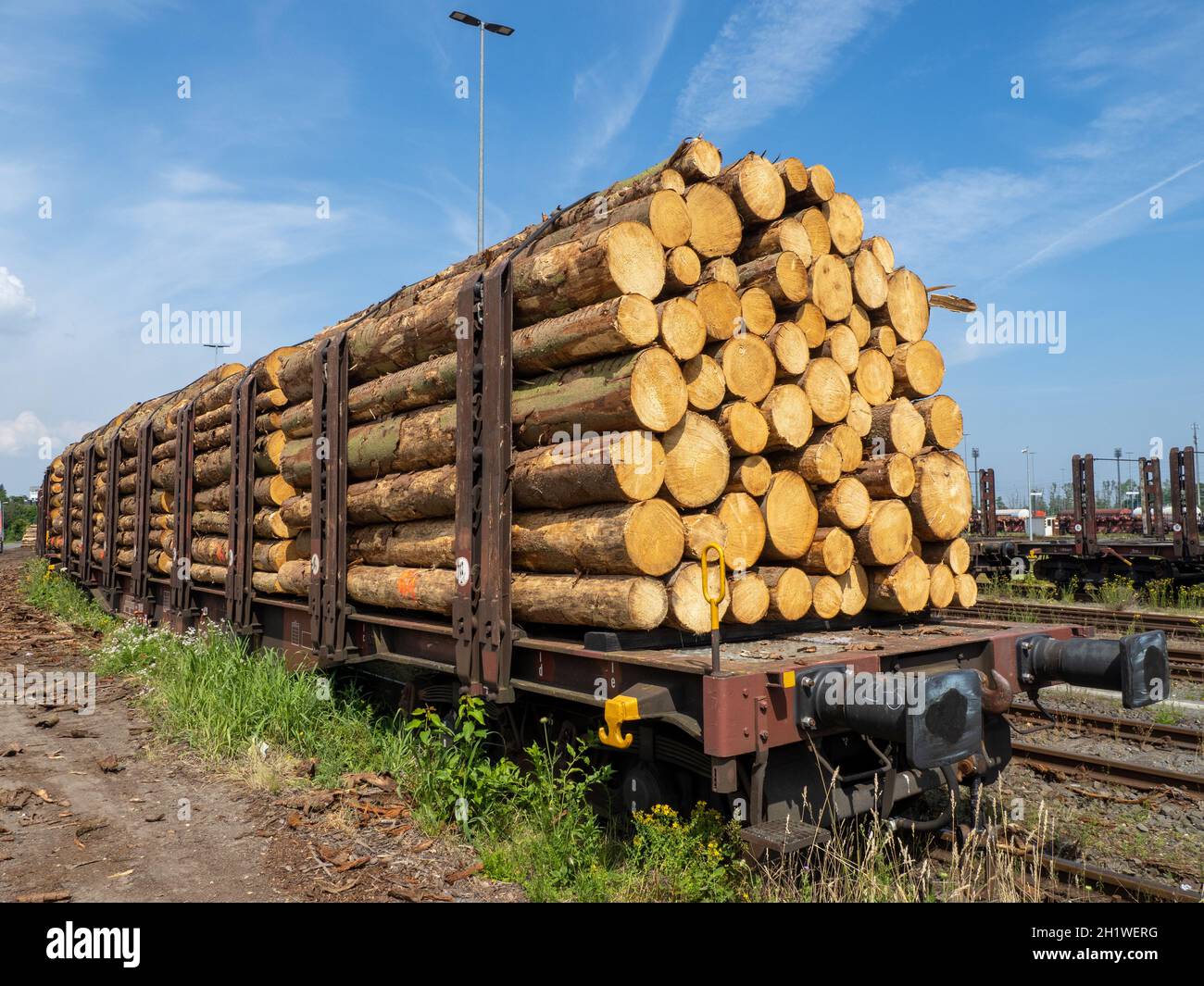 Lumber rail car hi-res stock photography and images - Alamy