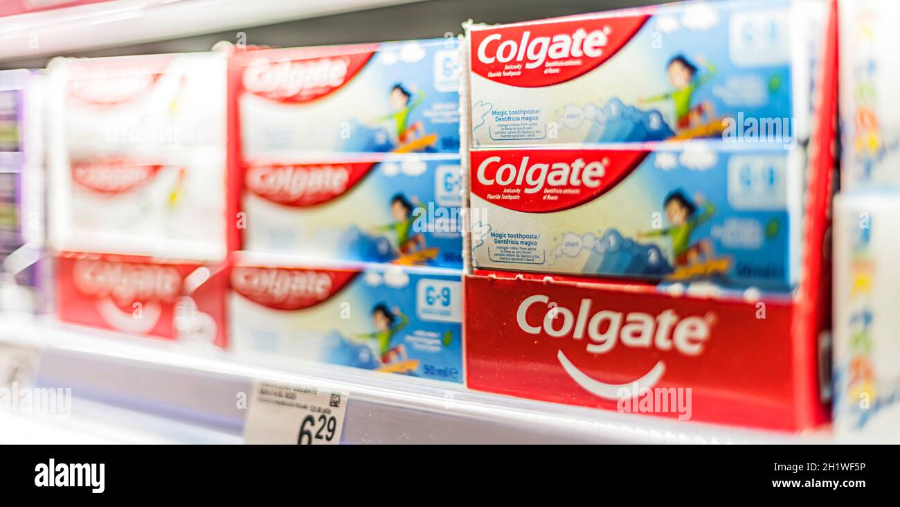 Supermarket toothpaste hi-res stock photography and images - Alamy
