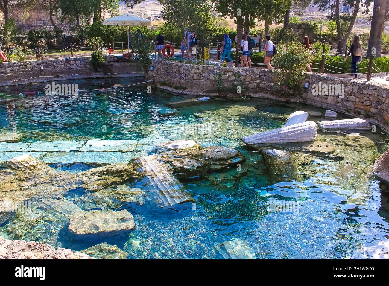 Empty Cleopatra pool with termal water at Pamukkale, Turkey Stock Photo ...