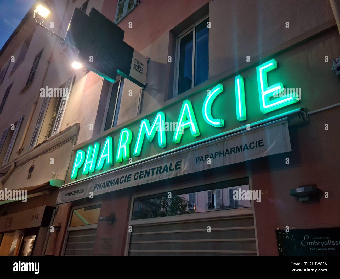 Pharmacy symbol france hi-res stock photography and images - Alamy