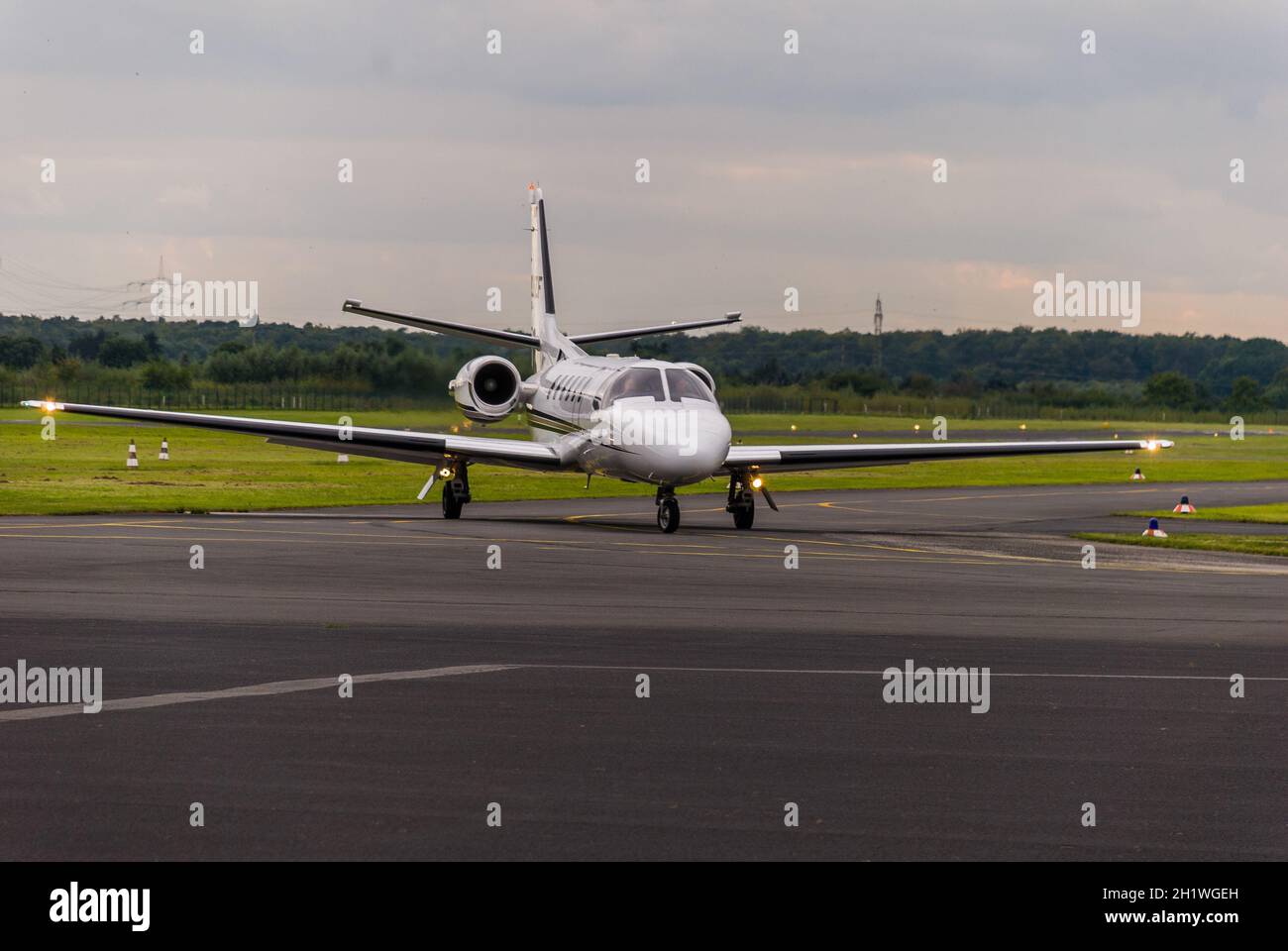 Learjet luxury hi-res stock photography and images - Alamy
