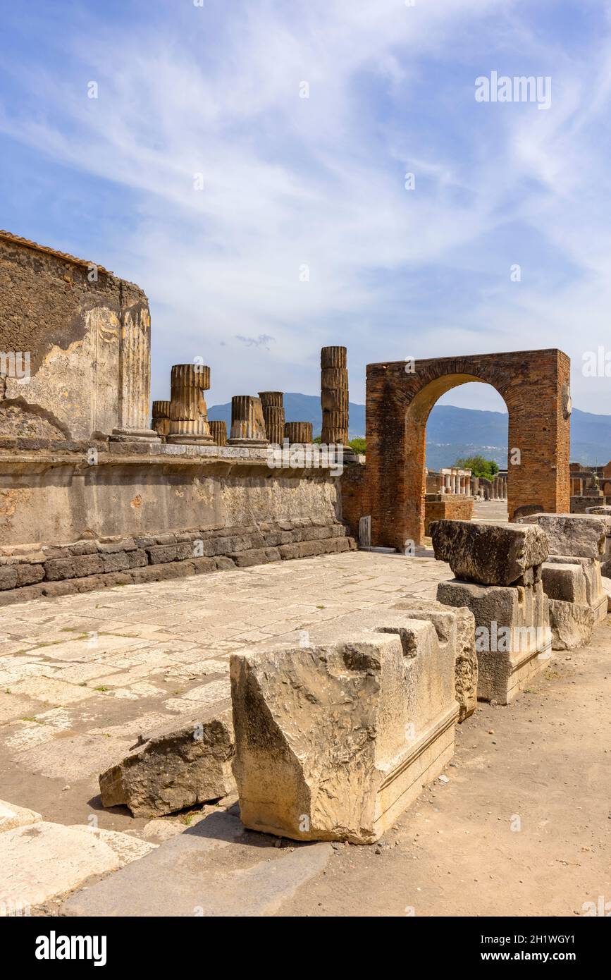 Pompeii forum hi-res stock photography and images - Alamy