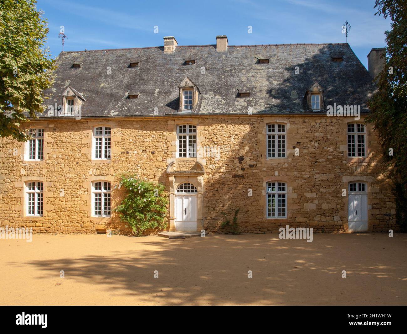 Picturesque french manor house hi-res stock photography and images - Alamy