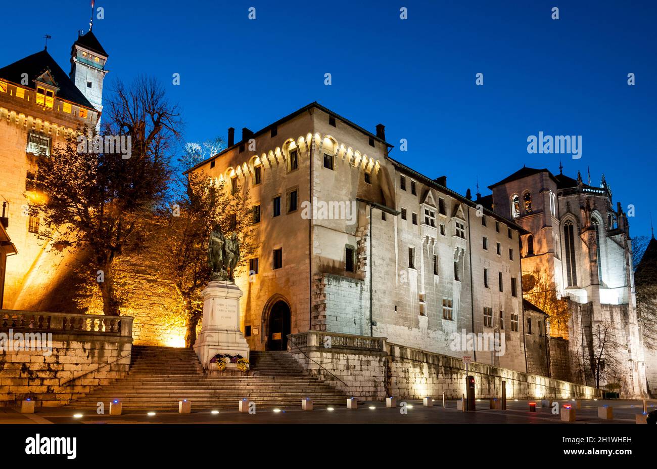 FRANCE. SAVOIE (73). CHAMBERY. THE CASTLE OF THE DUKES OF SAVOY, FROM ...
