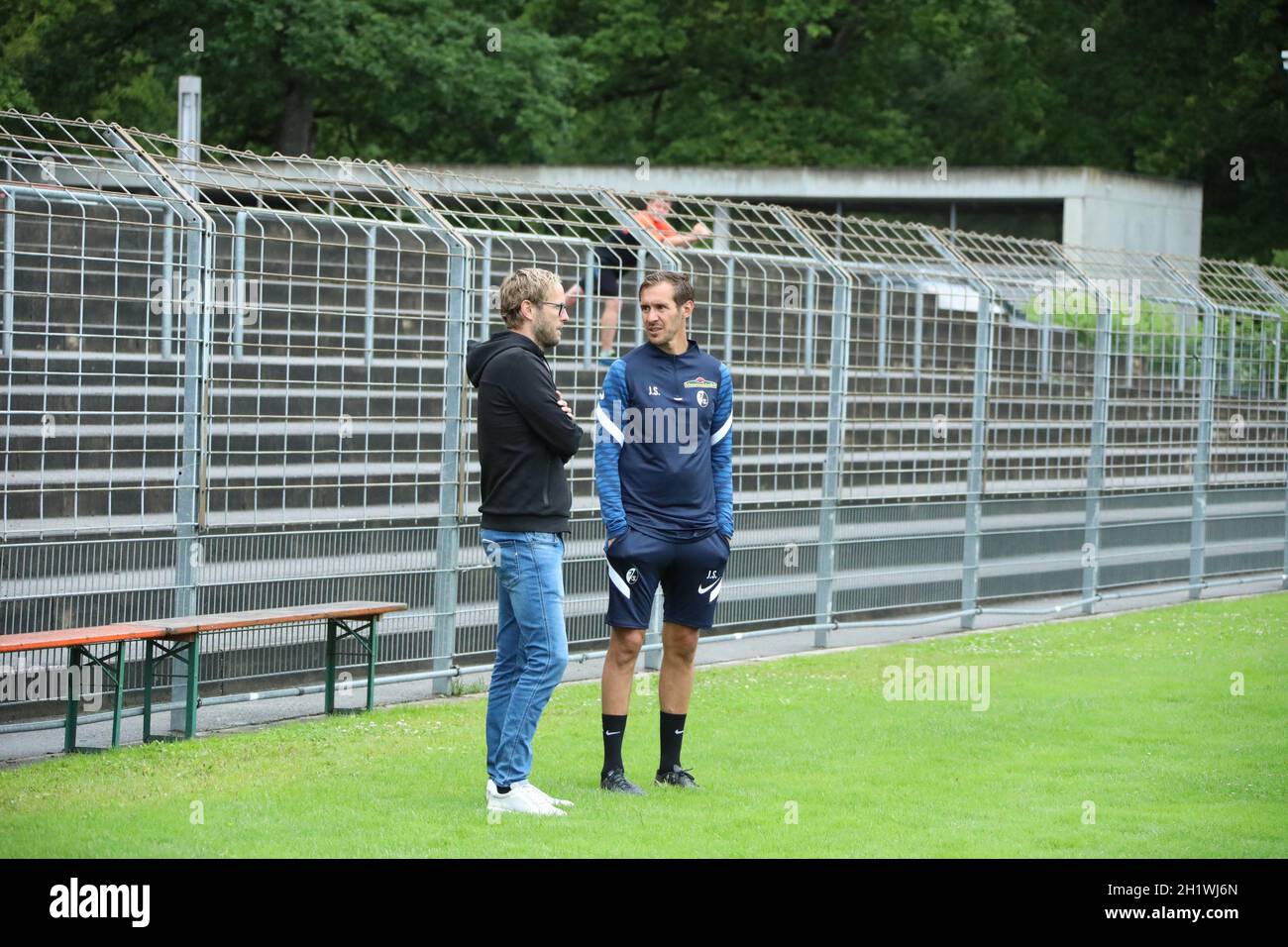 Besprechen sich am Rande: v.li. Martin Schweizer, Leiter der ...