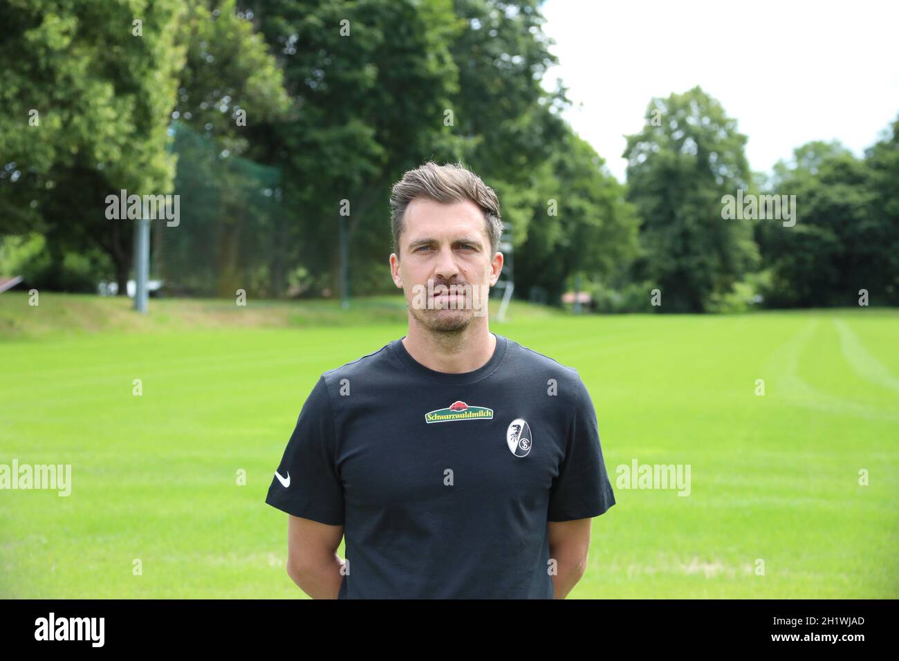 Trainer Thomas Stamm (Freiburg) Mannschaftsfoto SC Freiburg II - Saison ...
