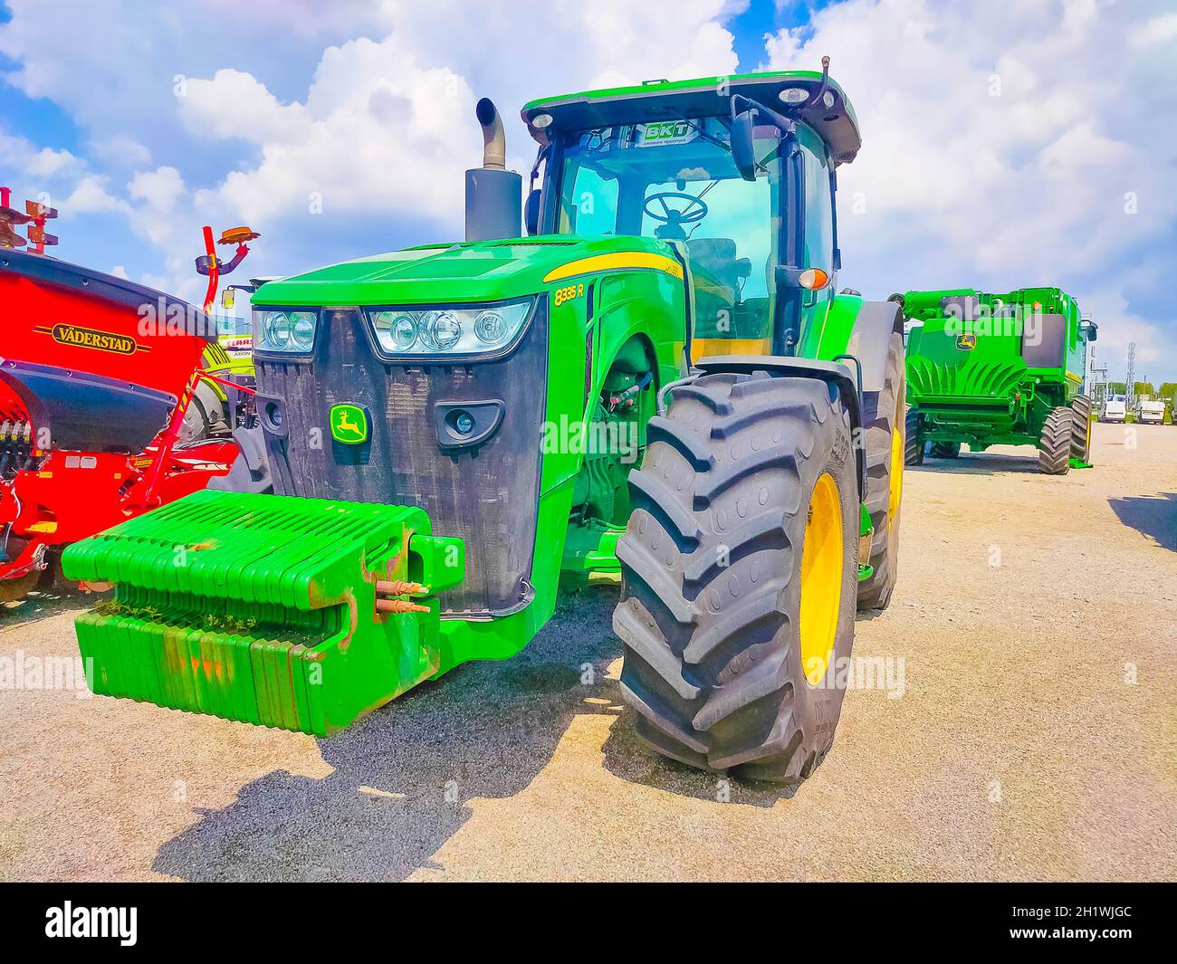 John deere 8335r tractor hi-res stock photography and images - Alamy