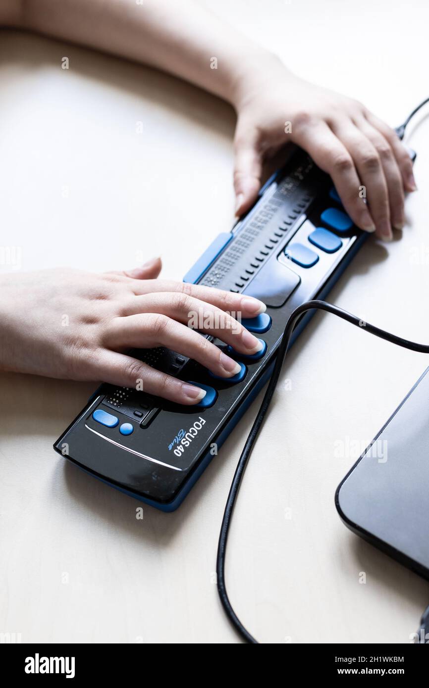 Braille computer terminal hi-res stock photography and images - Alamy