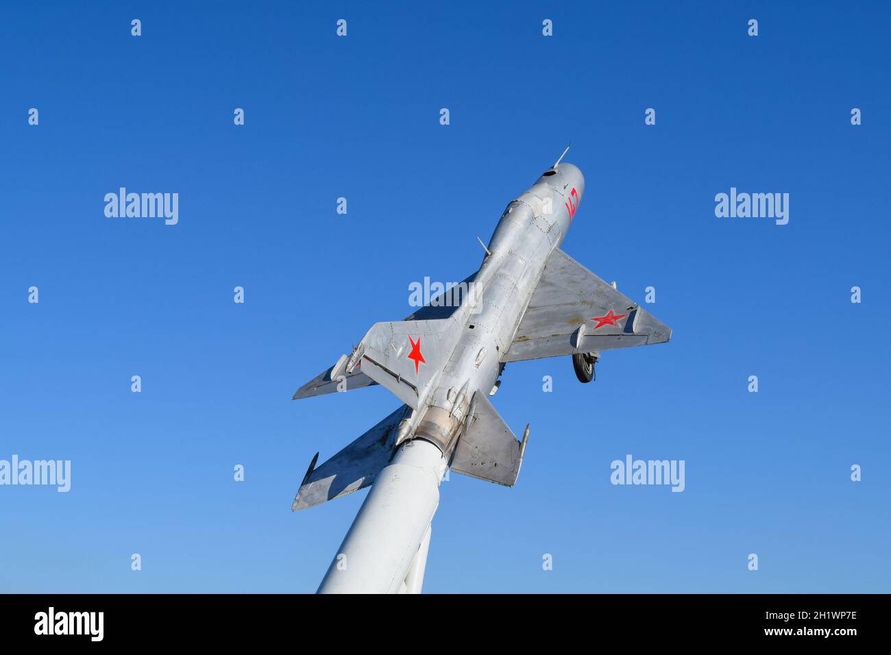 Jet fighter airplane frontal hi-res stock photography and images - Alamy