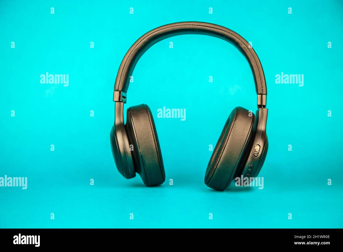 Professional wireless technology hi-res stock photography and images ...