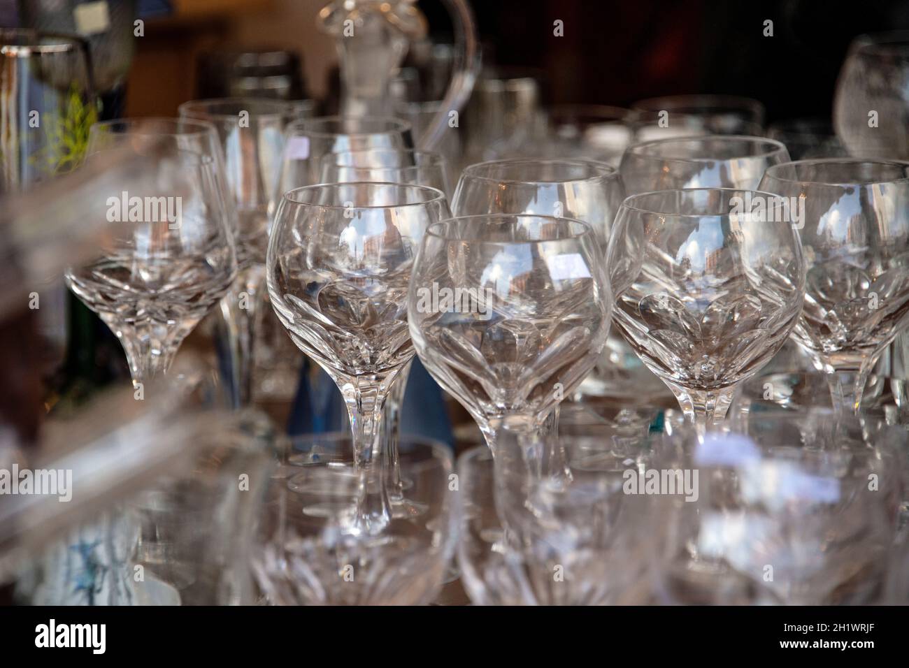Order crystal cut glasses classic hi-res stock photography and images ...