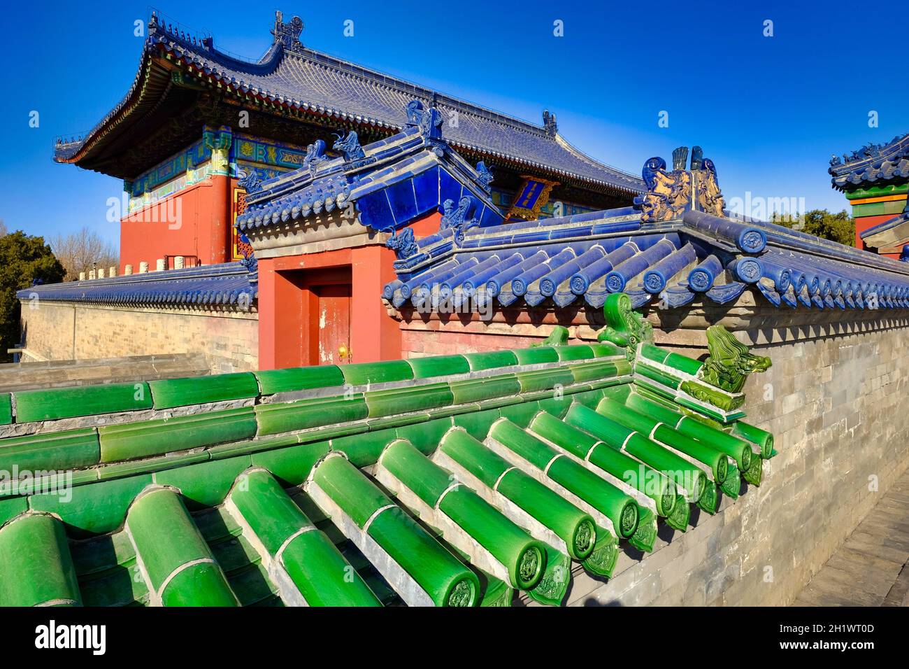 Roof tiles of a traditional Chinese building Stock Photo - Alamy