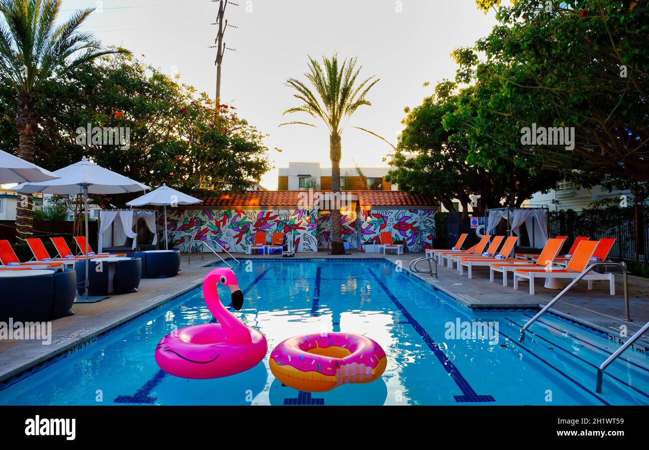Swimming pool in an urban resort Stock Photo - Alamy