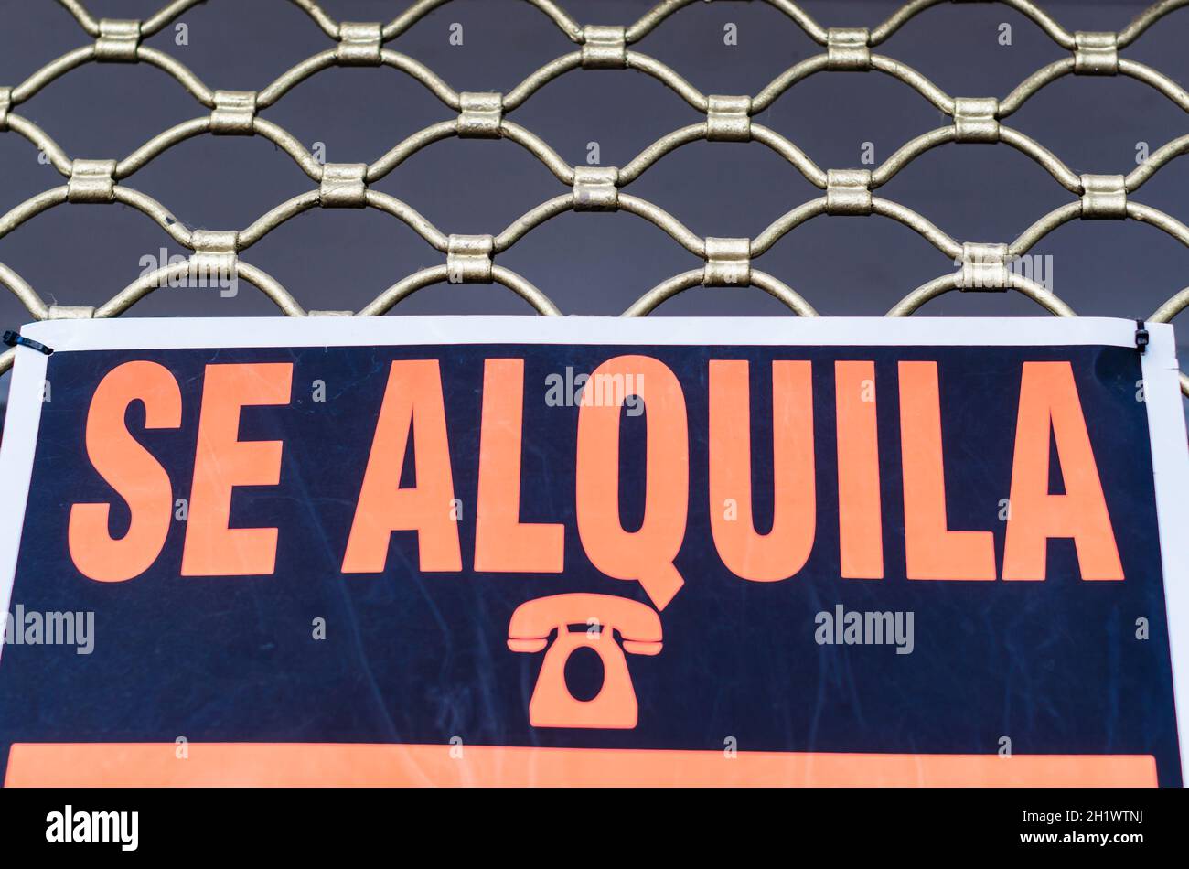 Se alquila sign hi-res stock photography and images - Alamy