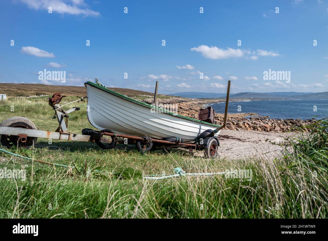 Fishing boat on a rusty trailer by the ocean Stock Photo - Alamy