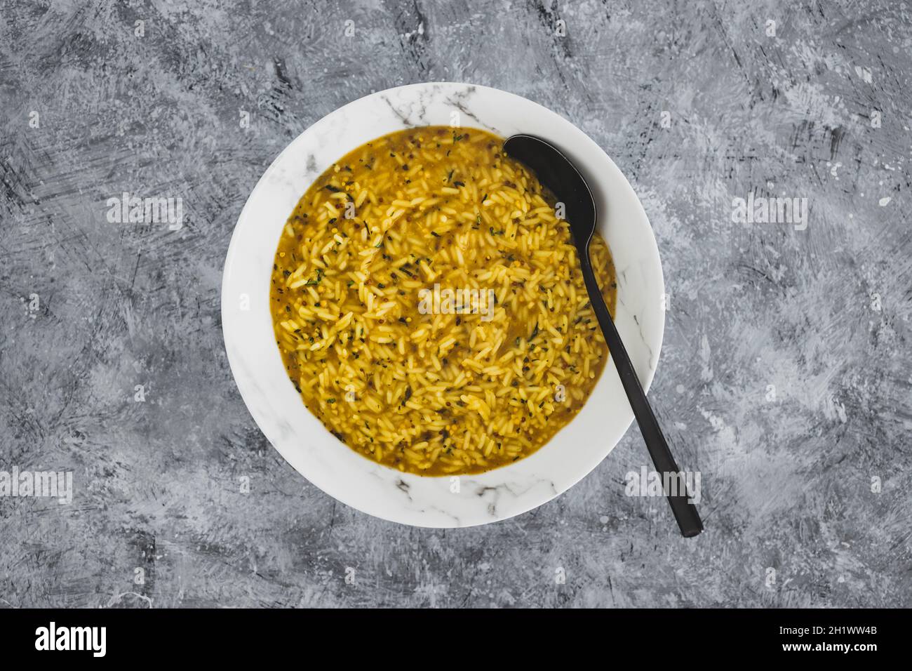 vegan curry rice with coriander seeds and chilli flakes, healthy plant ...