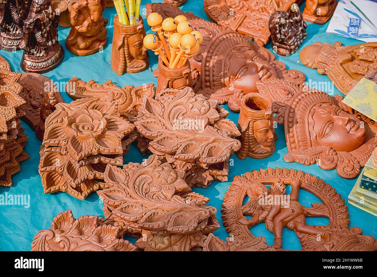 Teracotta artwork hi-res stock photography and images - Alamy