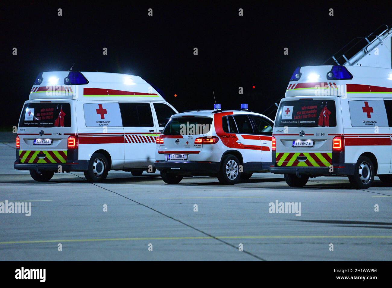 Rettungswagen des Roten Kreuzes (Oberösterreich) - Red Cross Ambulance ...