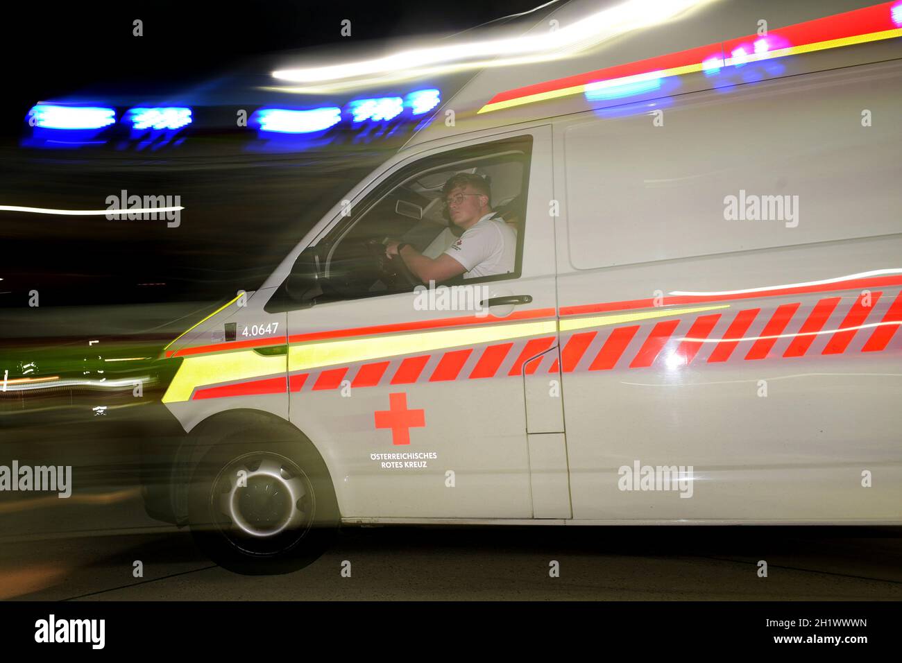 Rettungswagen des Roten Kreuzes (Oberösterreich) - Red Cross Ambulance ...