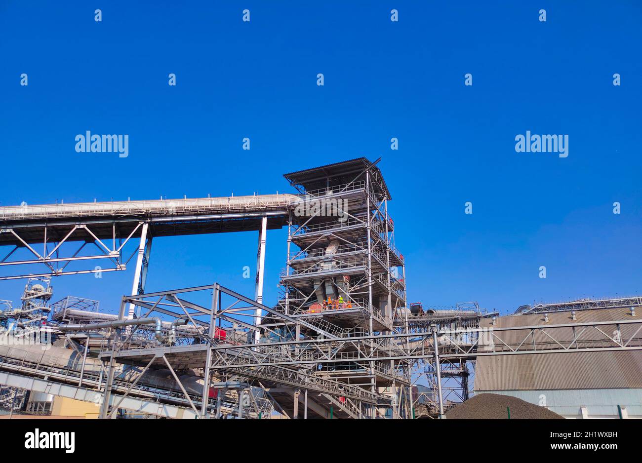 Auger loading grain bin hi-res stock photography and images - Alamy