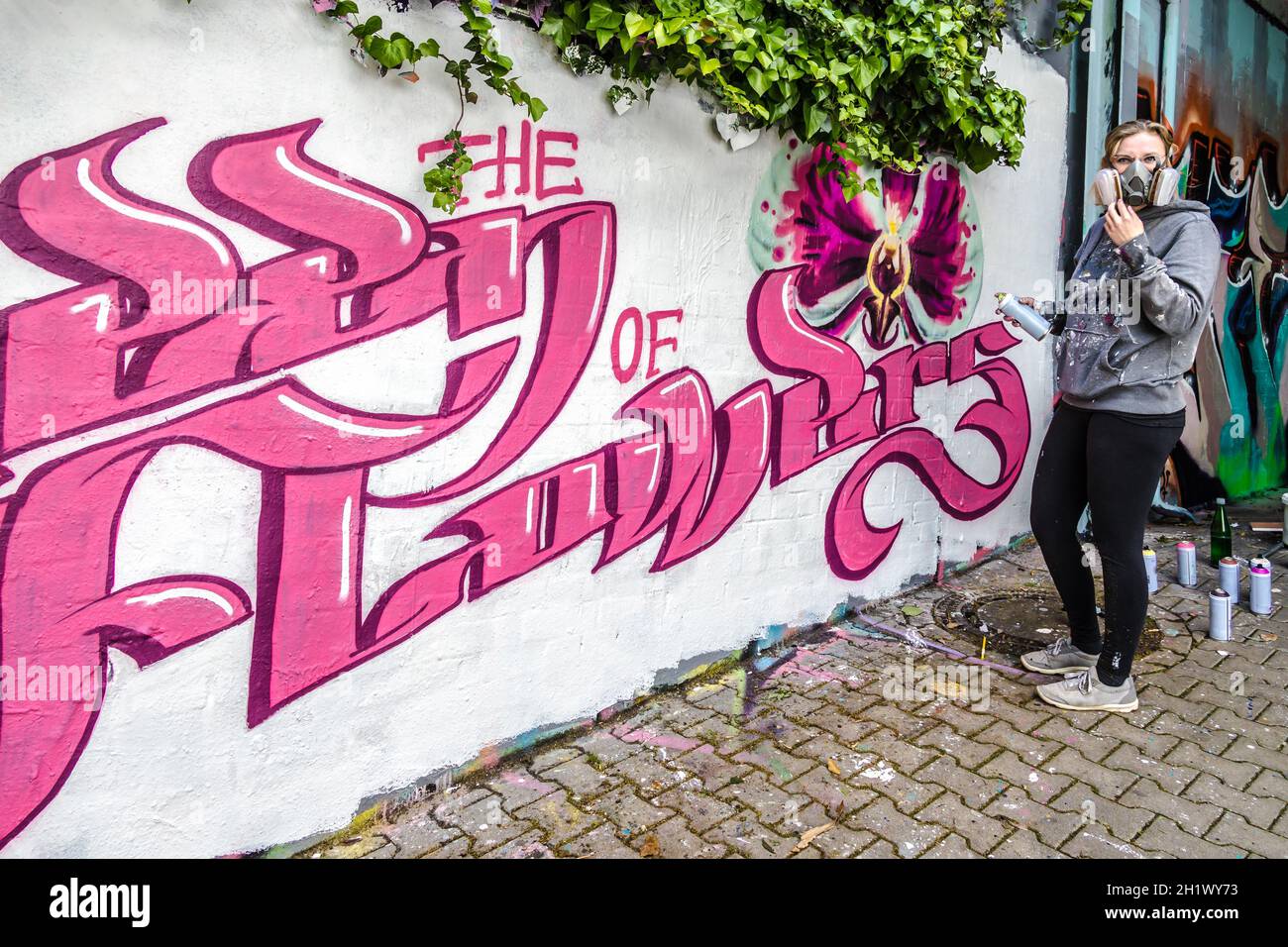 WETZLAR, GERMANY - 23.05.2021: Young female Artist doing artificial ...