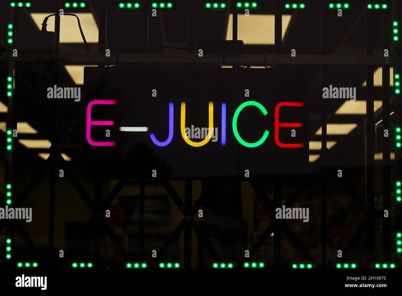 Neon letter e hi-res stock photography and images - Alamy