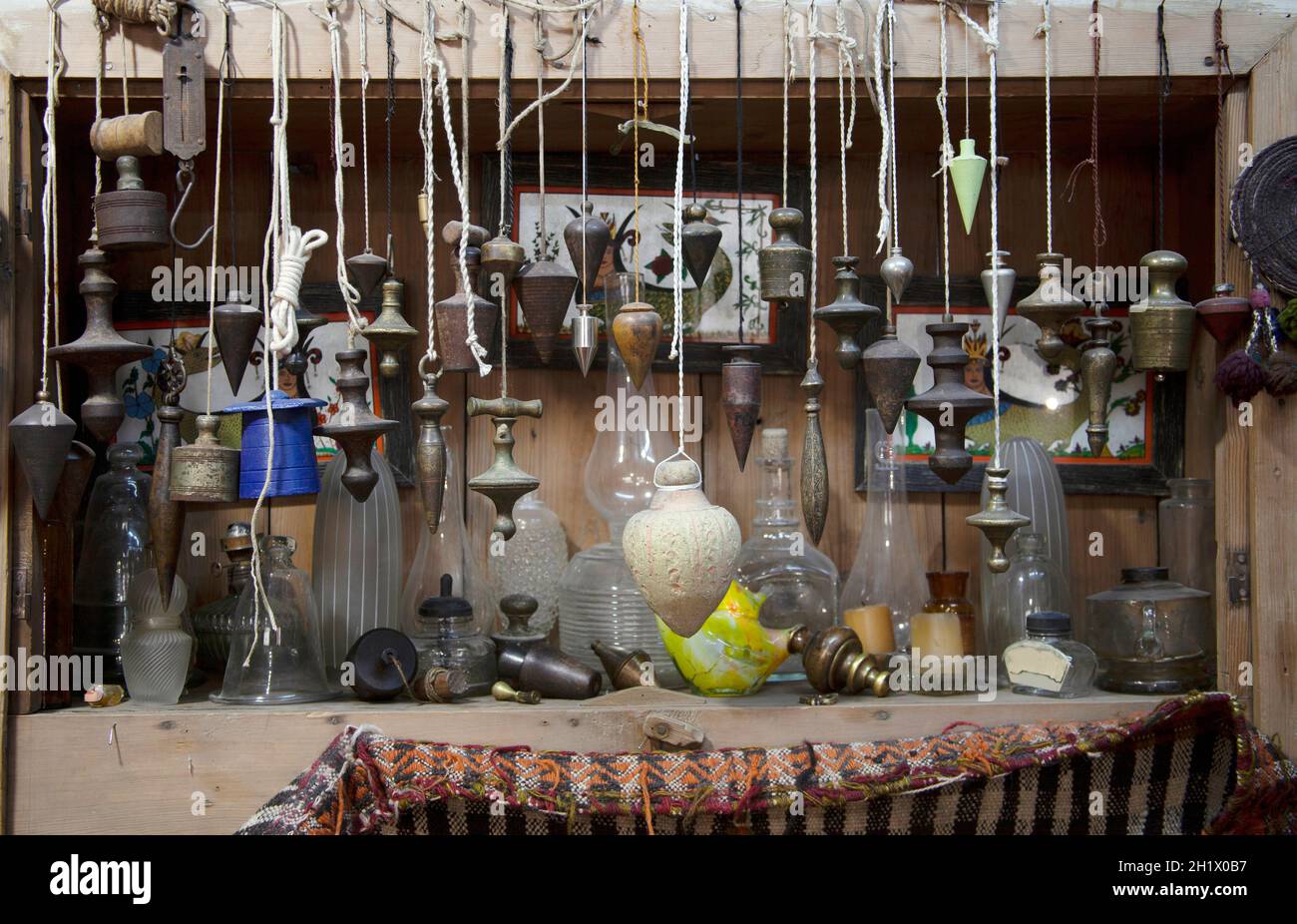 Brass objects flea market hi-res stock photography and images - Alamy