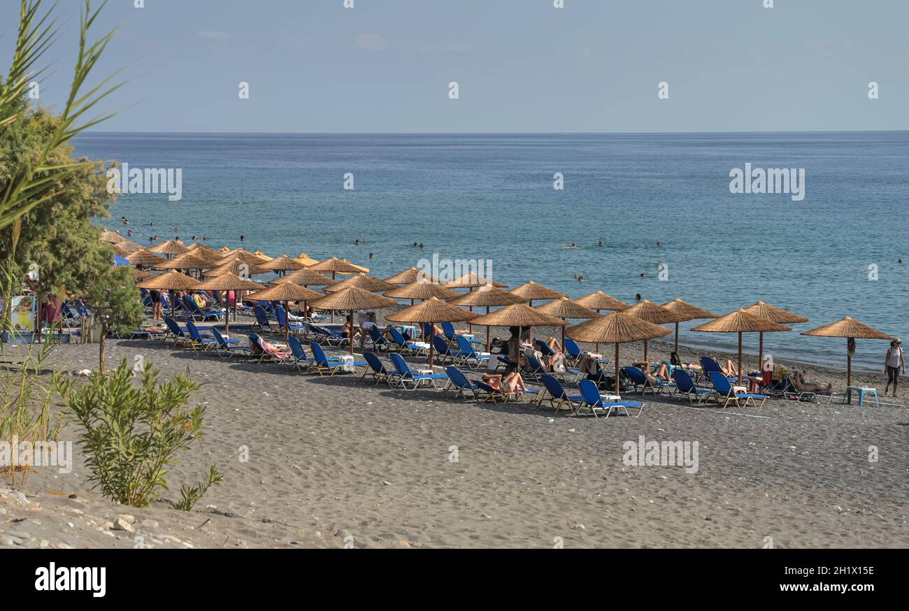 Strand sonnenschirme meer hi-res stock photography and images - Alamy