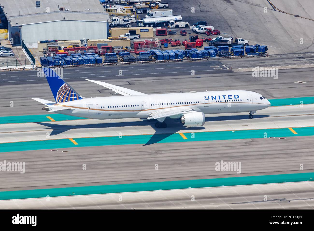 An aerial view boeing 787 dreamliner hi-res stock photography and ...