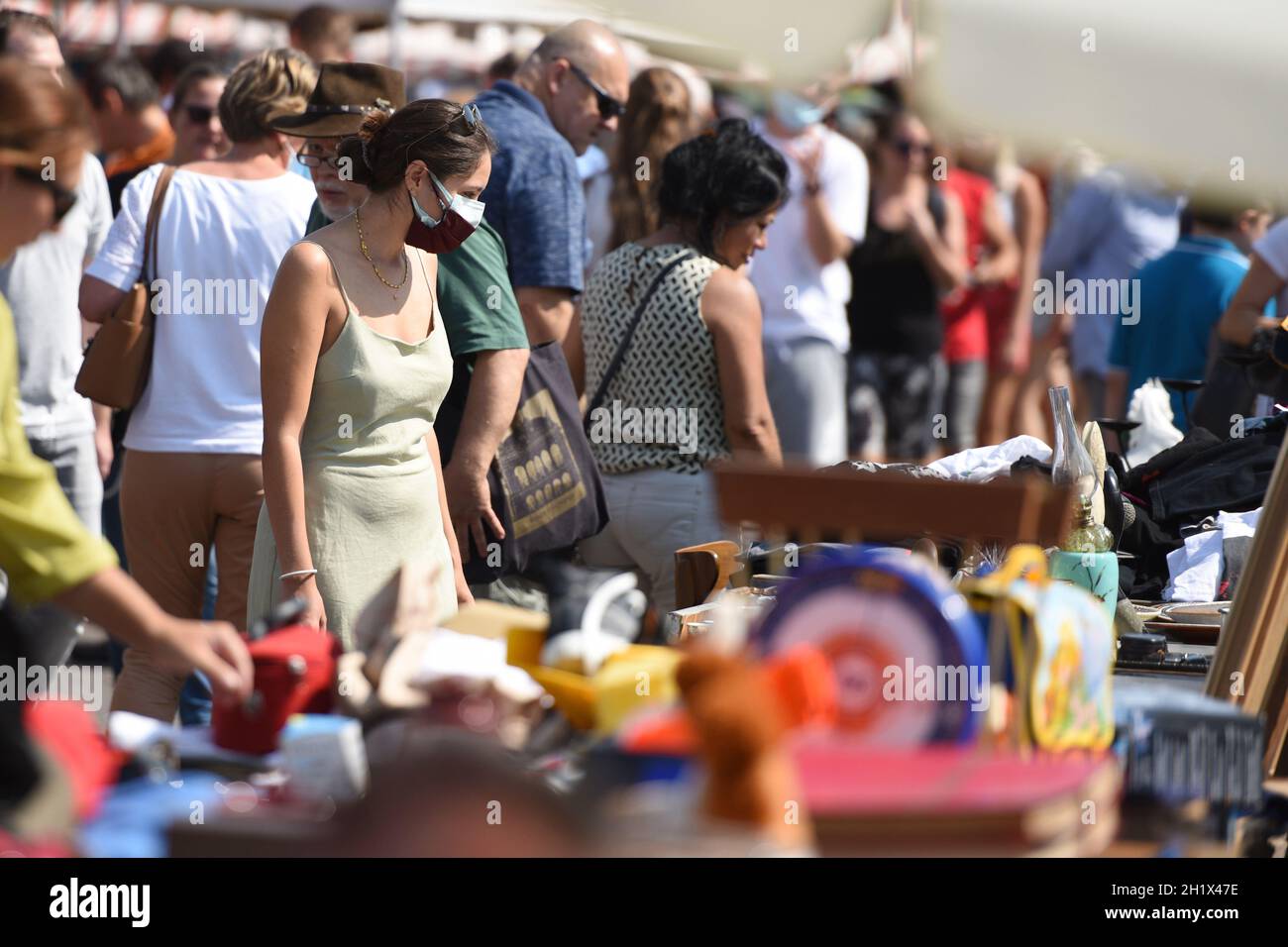 Großer Flohmarkt jeden Samstag beim Naschmarkt in Wien, Österreich ...