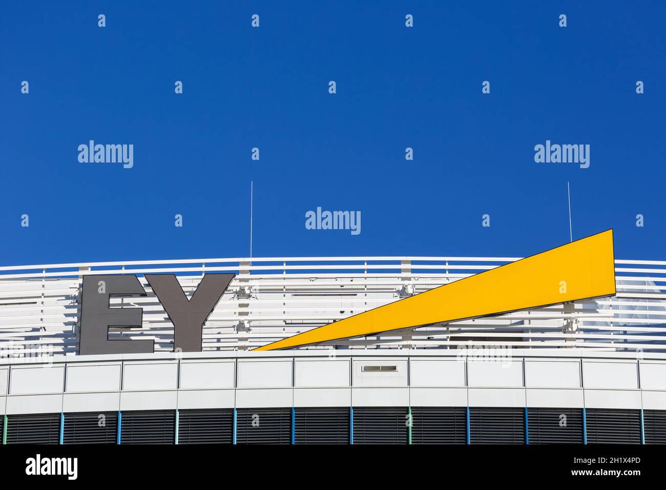 Ernst & young logo hi-res stock photography and images - Alamy