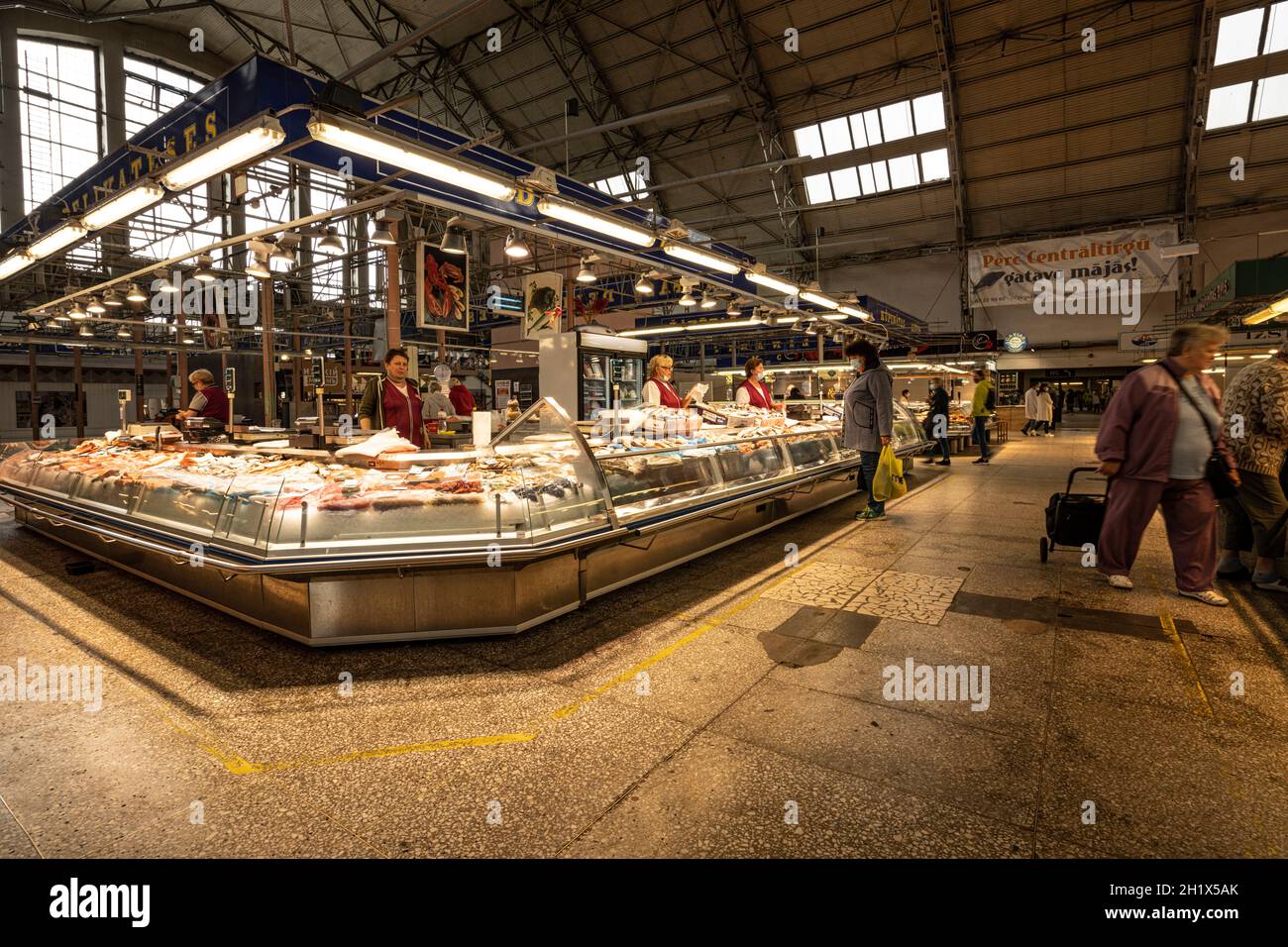 Fresh fish counters hi-res stock photography and images - Alamy