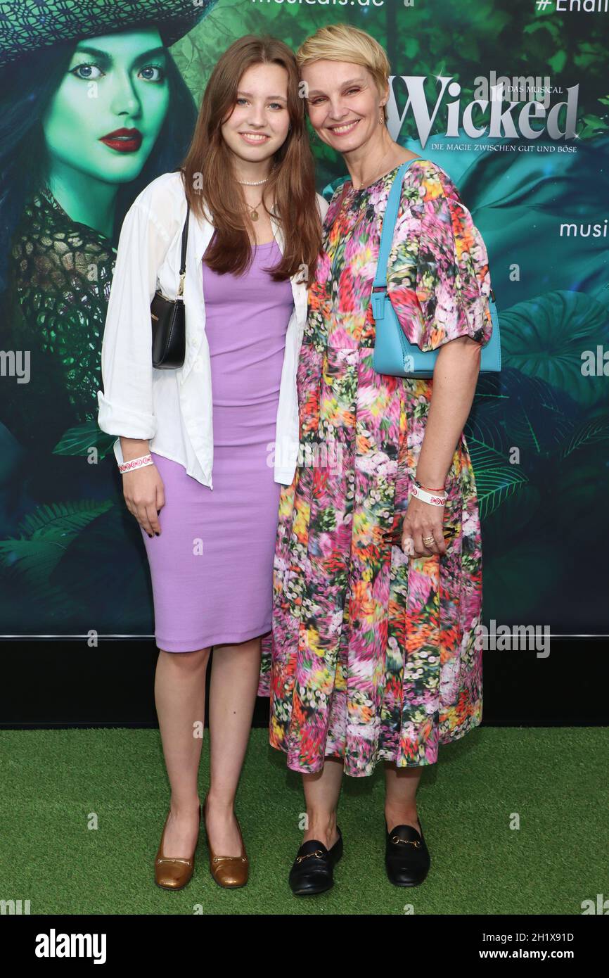 Susann Atwell mit Tochter Ava, Wicked Premiere, Neue Flora Hamburg, 05. ...