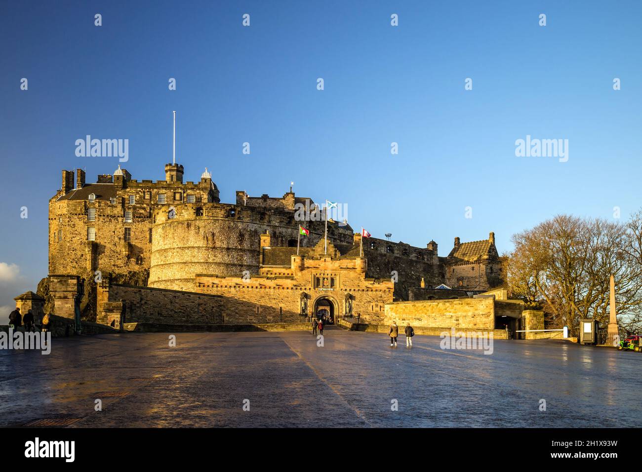 Structure edinburgh castle view hi-res stock photography and images - Alamy